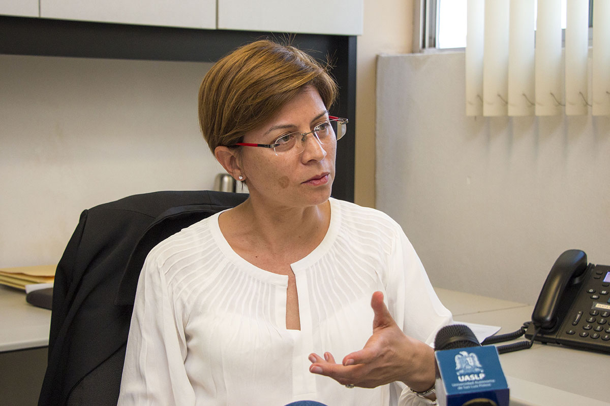 Catedrática de la FCSyH-UASLP recibe Mención Honorífica por Tesis ...