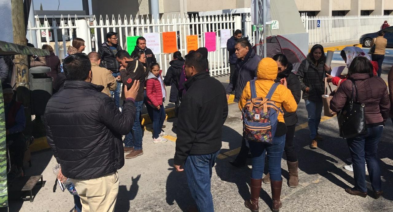 Docentes de Secundarias Técnicas Bloquean Acceso a la SEGE - LA BRECHA